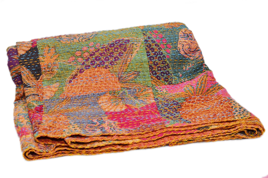 Latest Designer Cotton Quilts With Colorful Hand Stitched Pattern ...