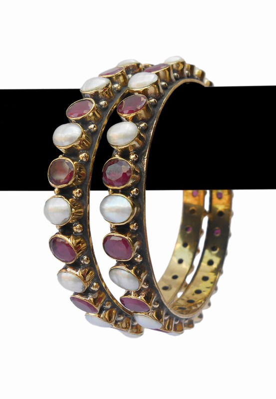Fancy Trendy Bangles in Red and Pearls Stones from India - VedIndia.com